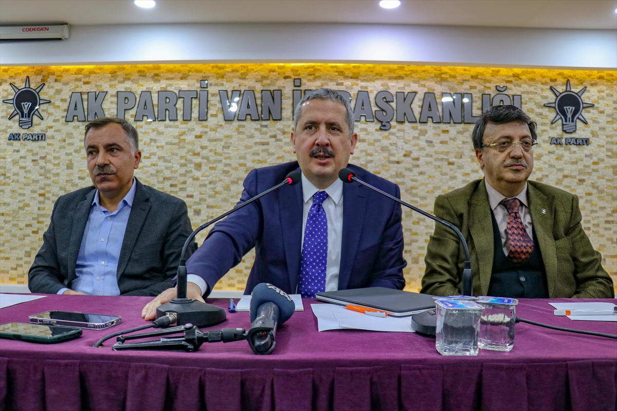 VAN - Hazine ve Maliye Bakan Yardımcısı Mahmut Gürcan, Van'da konuştu ... VAN - Hazine ve Maliye Bakan Yardımcısı Mahmut Gürcan, Van'da konuştu ...